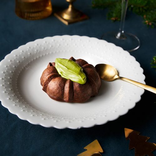 Moelleux van bittere chocolade en miso met matcha crème fraîche - Wat ...